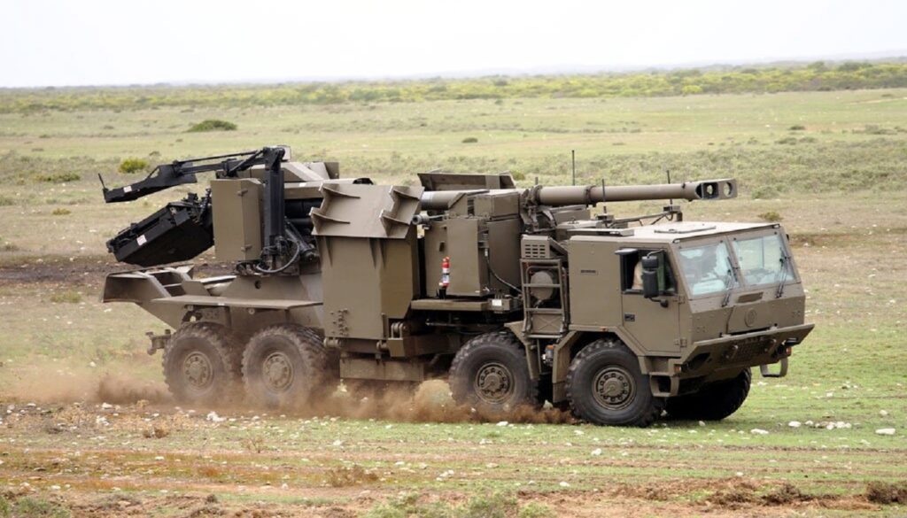 Αυτοκινούμενο πυροβόλο T5-52: Επιτυχείς βολές σε μέγιστο βεληνεκές 60 ...