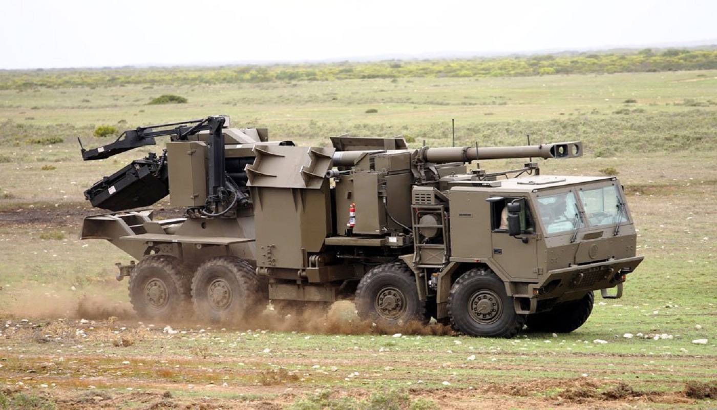 Αυτοκινούμενο πυροβόλο T5-52: Επιτυχείς βολές σε μέγιστο βεληνεκές 60 ...