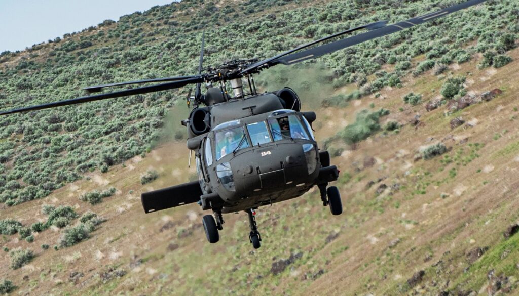 Η Λιθουανία παρέλαβε τα δύο πρώτα μεταφορικά ελικόπτερα UH-60M Black ...