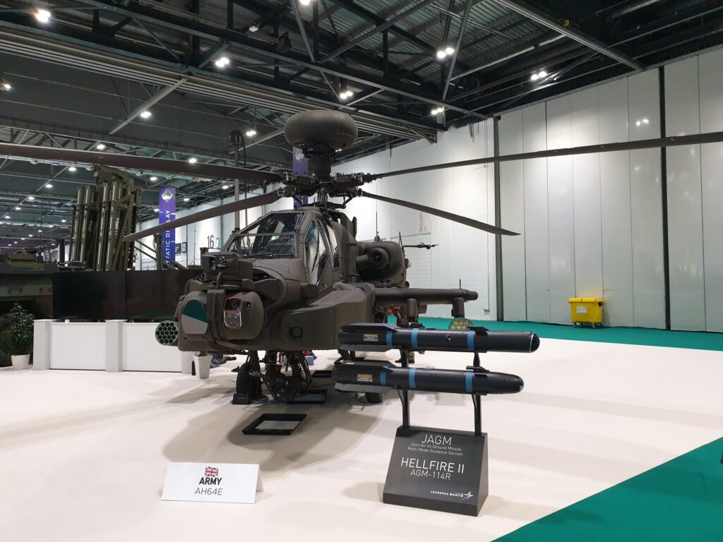 «DSEI 2021»: AH-64E Guardian Apache του Βρετανικού Στρατού με βλήματα ...