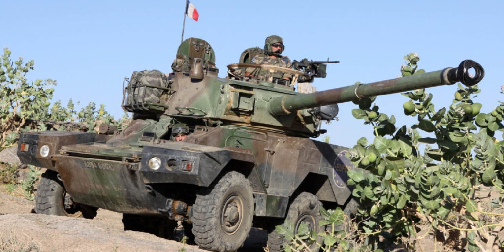 Η Γαλλία παρέδωσε εννέα τεθωρακισμένα οχήματα ERC-90 στο Τσαντ ...