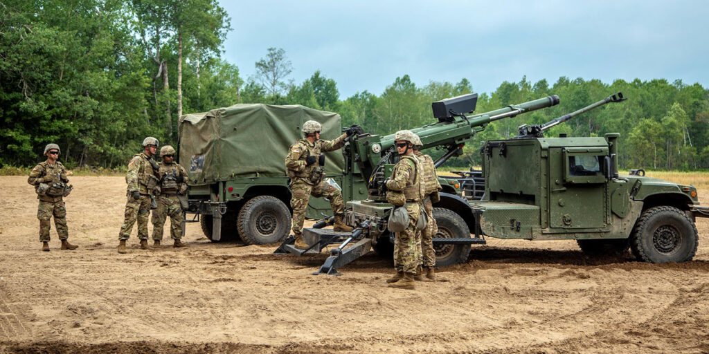 HUMVEE 2-CT Hawkeye MHS: Ένα αυτοκινούμενο πυροβόλο των 105 χιλιοστών ...