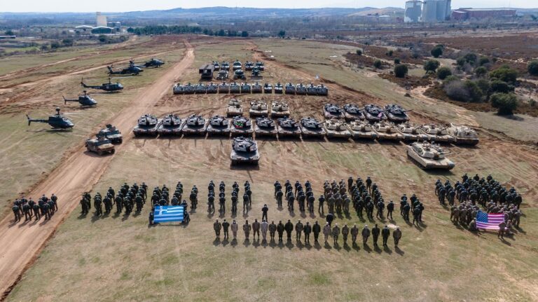 Η XXV Τεθωρακισμένη Ταξιαρχία αντεπιτίθεται: Πυρά με Leo-2HEL, Apache ...