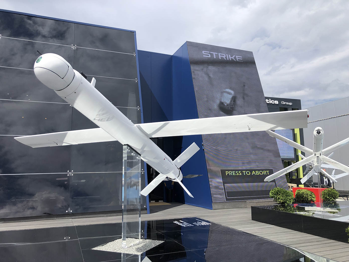 «DEFEA»: Παρουσίαση των αιωρούμενων πυρομαχικών Hero της ισραηλινής ...