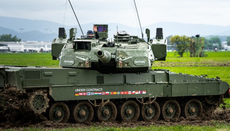 Την αγορά αρμάτων μάχης Leopard-2A8 και τεθωρακισμένων οχημάτων μάχης CV-90 ανακοίνωσε η ...