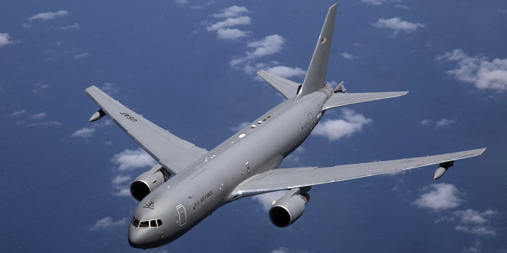 Μεγαλύτερου μεγέθους μαχητικά και οπλισμένα KC-46 Pegasus εξετάζει η ...