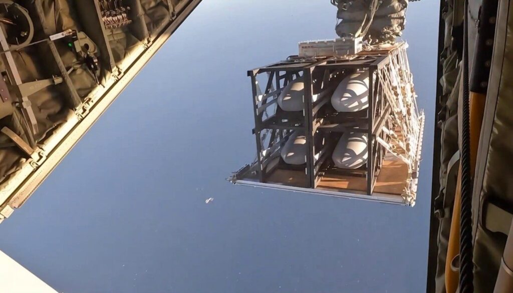 Νέες δοκιμές των πυραύλων αέρος-εδάφους CMMT-D και CMMT-X από τη ...