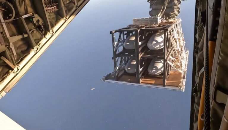 Νέες δοκιμές των πυραύλων αέρος-εδάφους CMMT-D και CMMT-X από τη ...