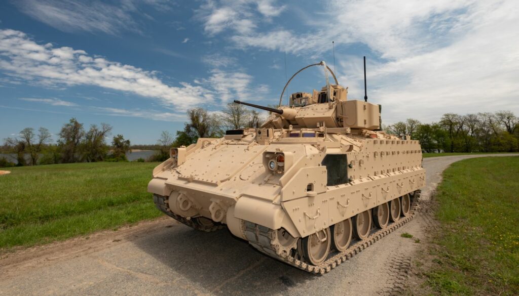 Περισσότερα αναβαθμισμένα τεθωρακισμένα οχήματα μάχης M2A4 Bradley για ...