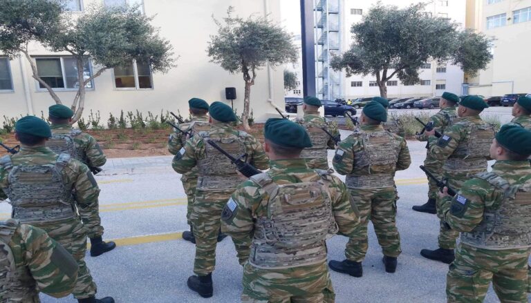 Επίσημη πρώτη για τη νέα στολή του Ελληνικού Στρατού - Defence Review