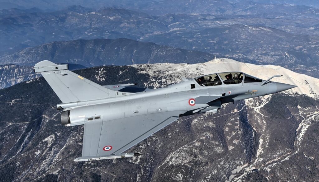 Η Γαλλία πραγματοποίησε δοκιμές μαχητικού αεροσκάφους Rafale της νεότερης έκδοσης F4.3 - Defence ...