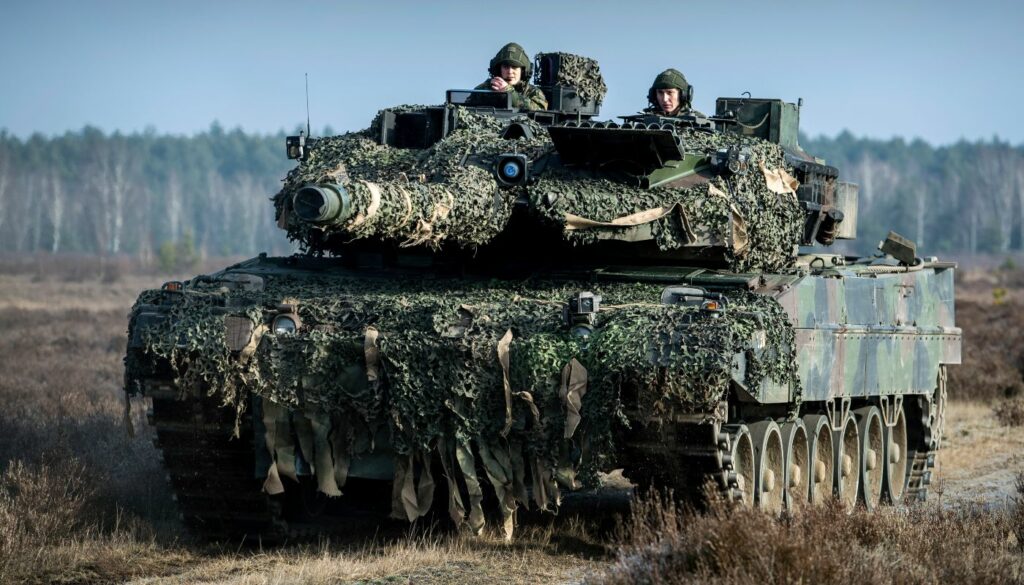 Η Ολλανδία σχεδιάζει την αγορά 50 νέων αρμάτων μάχης Leopard-2A8, το 2011 είχε αποφάσισε και ...