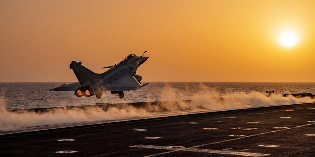 Επιτυχημένες οι δοκιμές του Rafale-M από το ινδικό αεροπλανοφόρο INS ...