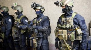 Η εντυπωσιακή επίδειξη των Γάλλων operators της GIGN (Video) - Defence ...