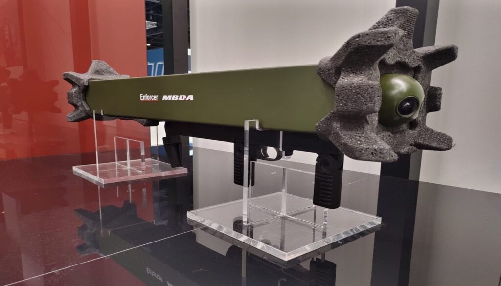 «DSEI 2021»: Η MBDA παρουσίασε το φορητό αντιαρματικό Enforcer ...